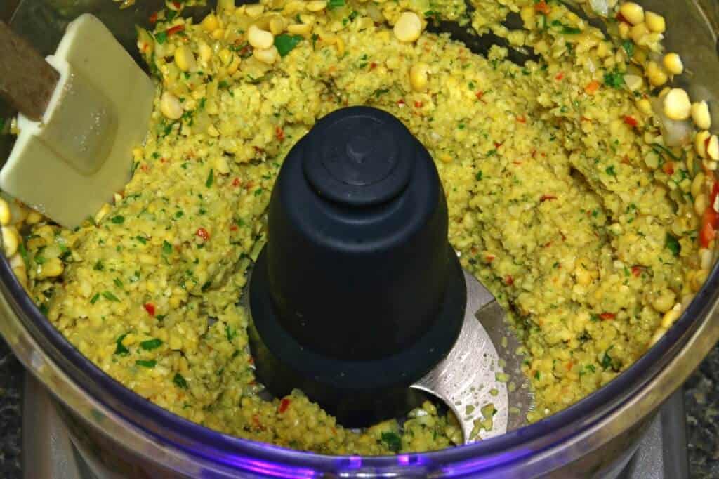 Burmese Yellow Split Pea Fritters (Baya Kyaw) - The Daring Gourmet