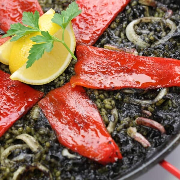 Squid Ink Paella (Arròs Negre/Arroz Negro) - The Daring Gourmet