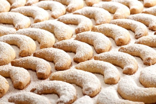 Vanillekipferl (Austrian Vanilla Crescent Cookies) - The Daring Gourmet