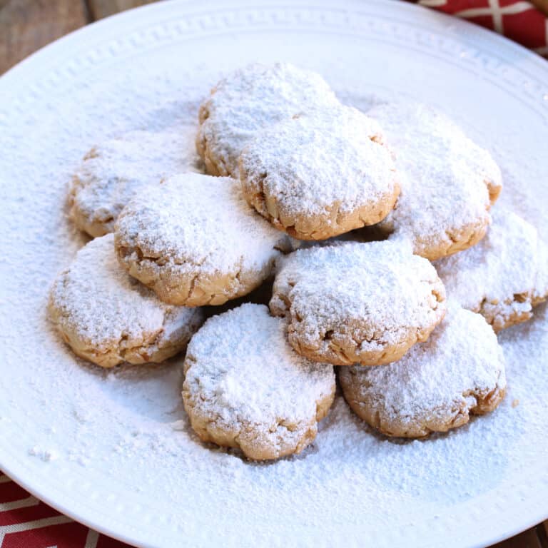 Kourabiedes (Greek Almond Cookies) - The Daring Gourmet